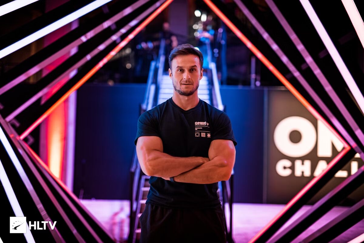 PashaBiceps вынес новый кубок на сцену PGL Major Copenhagen 2024 ...