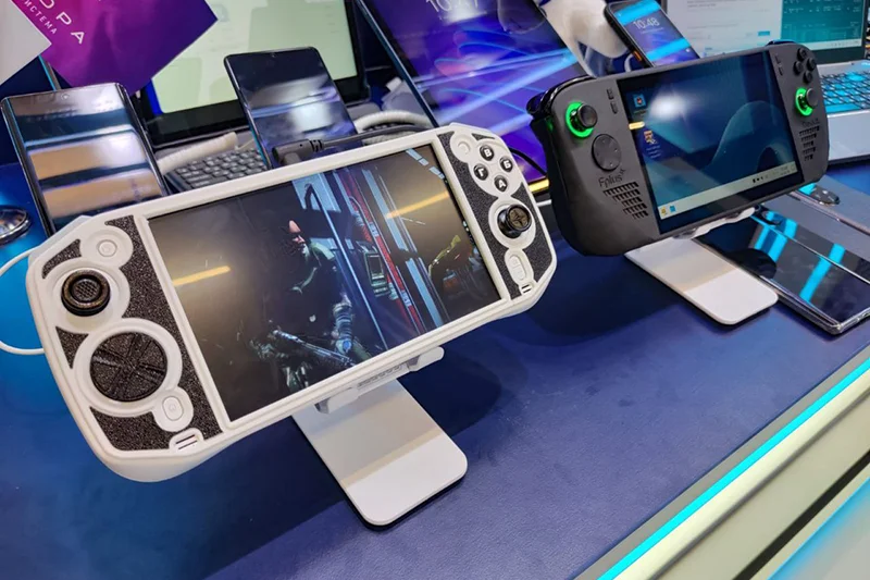 Fplus показала прототип российской портативной игровой консоли | ProCyber.me
